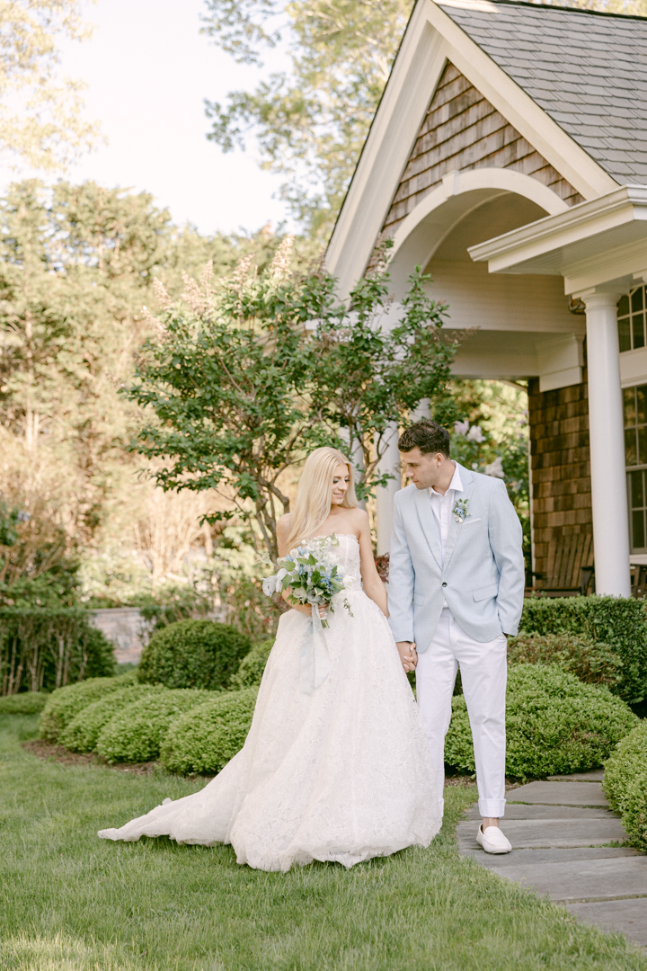 A Coastal Blue and White Hamptons Wedding Editorial - lesleelayton.com