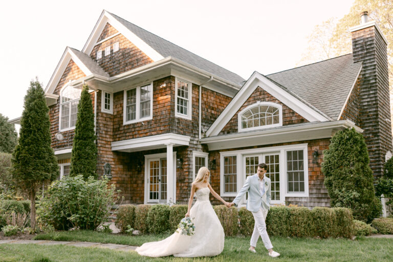 A Coastal Blue and White Hamptons Wedding Editorial - lesleelayton.com