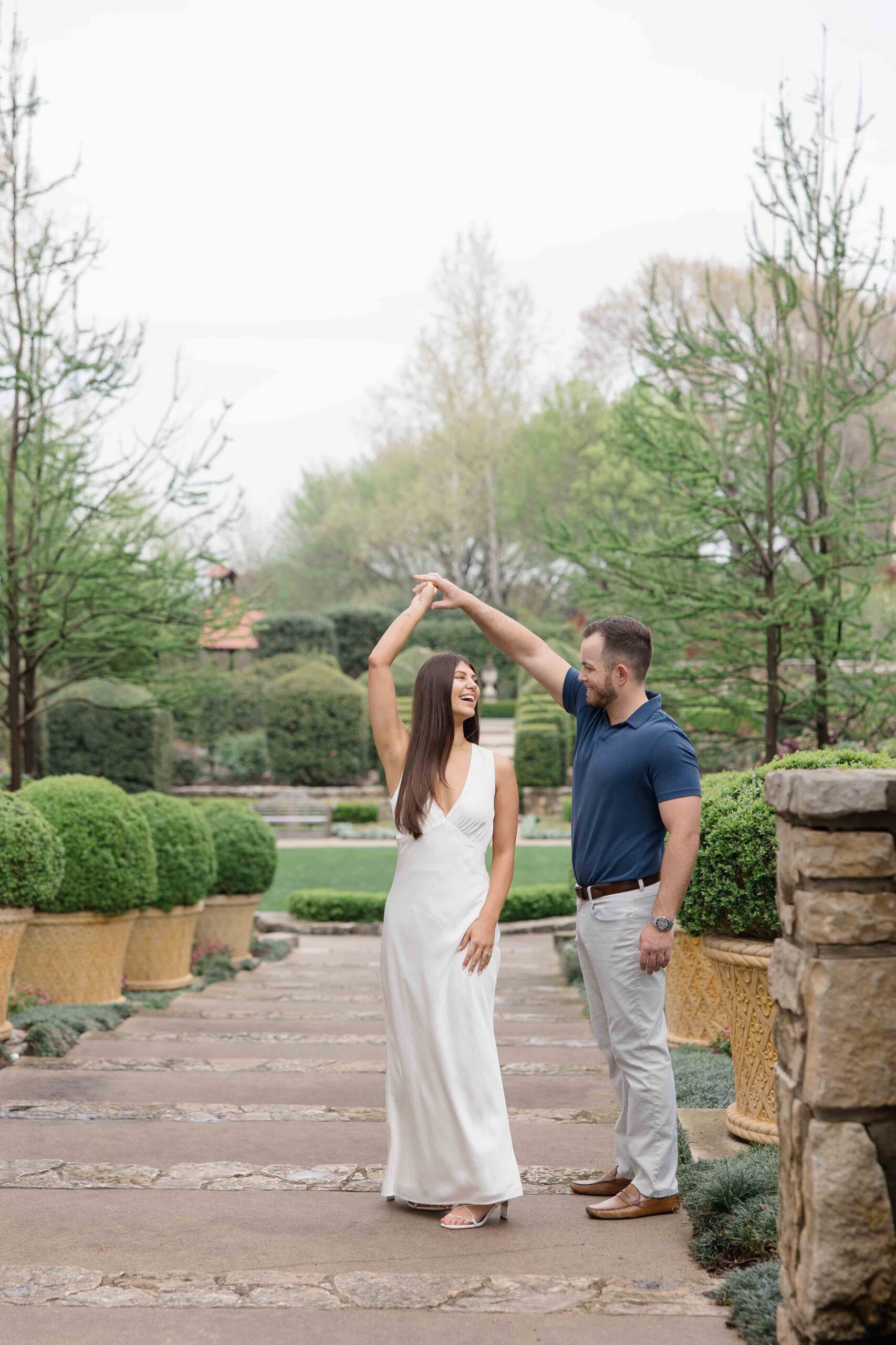 Dallas Arboretum Engagement Photos | Allie + Griffin - lesleelayton.com