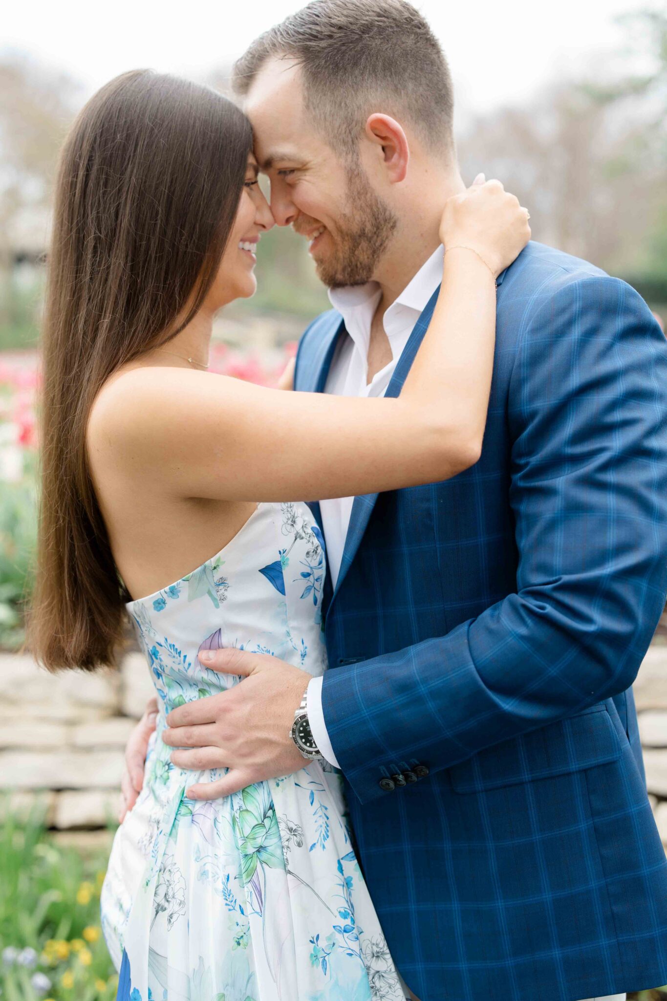 Dallas Arboretum Engagement Photos | Allie + Griffin - lesleelayton.com