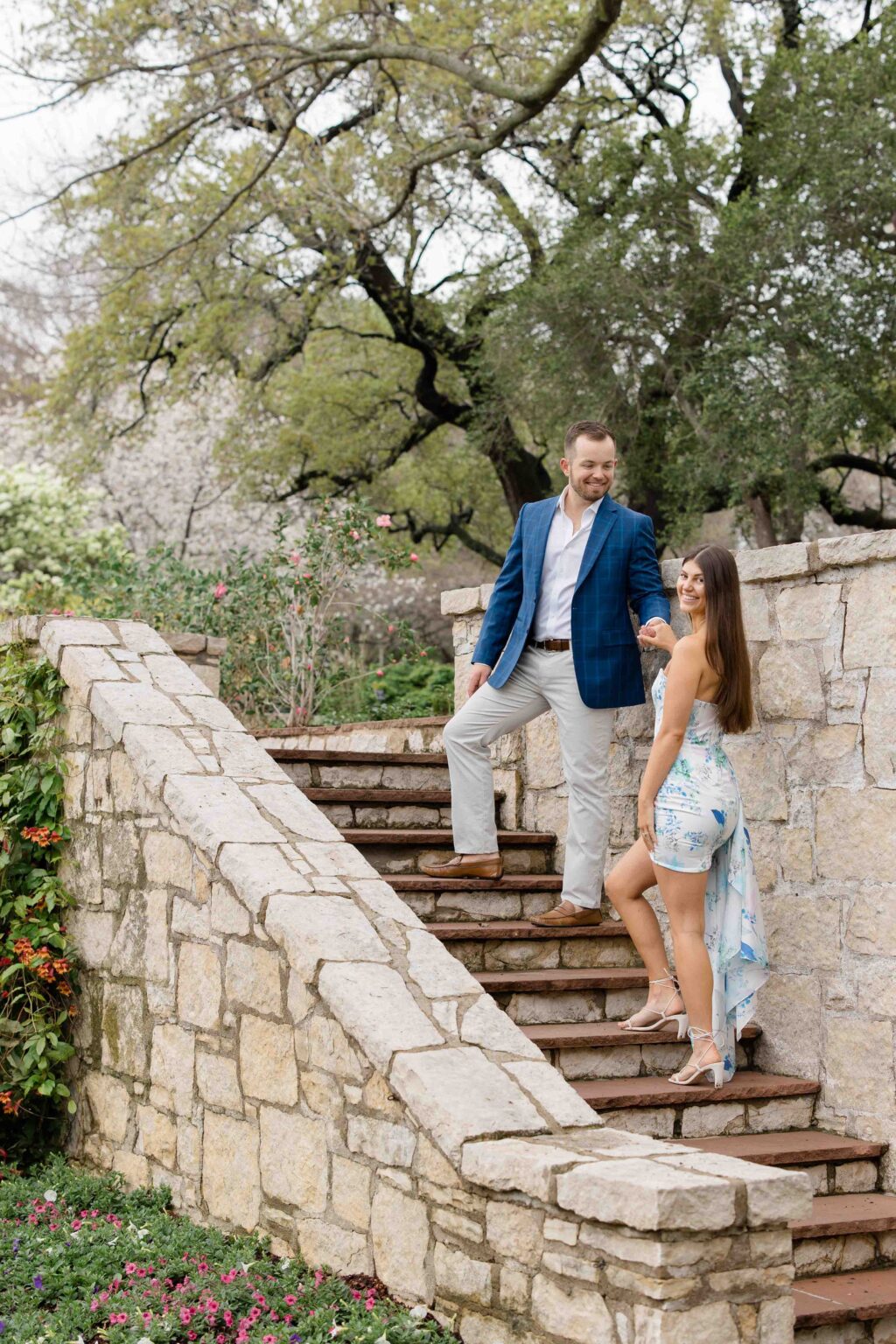 Dallas Arboretum Engagement Photos | Allie + Griffin - lesleelayton.com